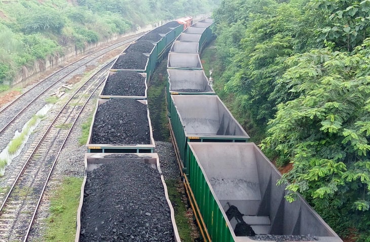 The Next Alleged Environmental Threat: Coal Falling off Trains ...
